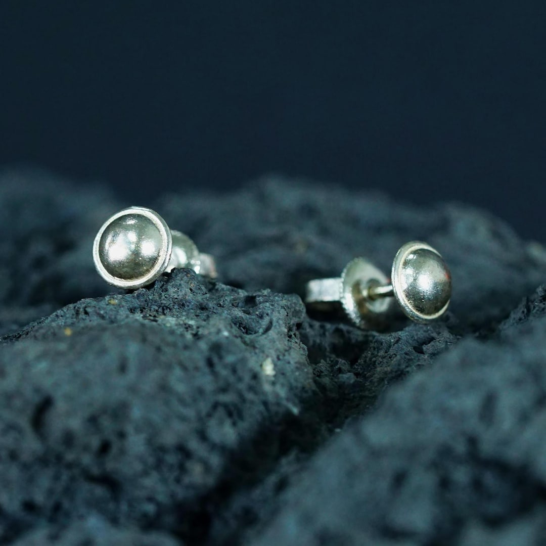 PREMIUM Fanmade Cloud Strife Earrings in 950 Silver, FF7 Rebirth Stud ...
