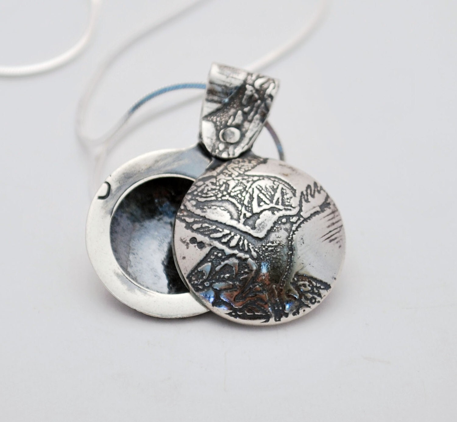Small Silver Crow Swivel Locket - Etsy