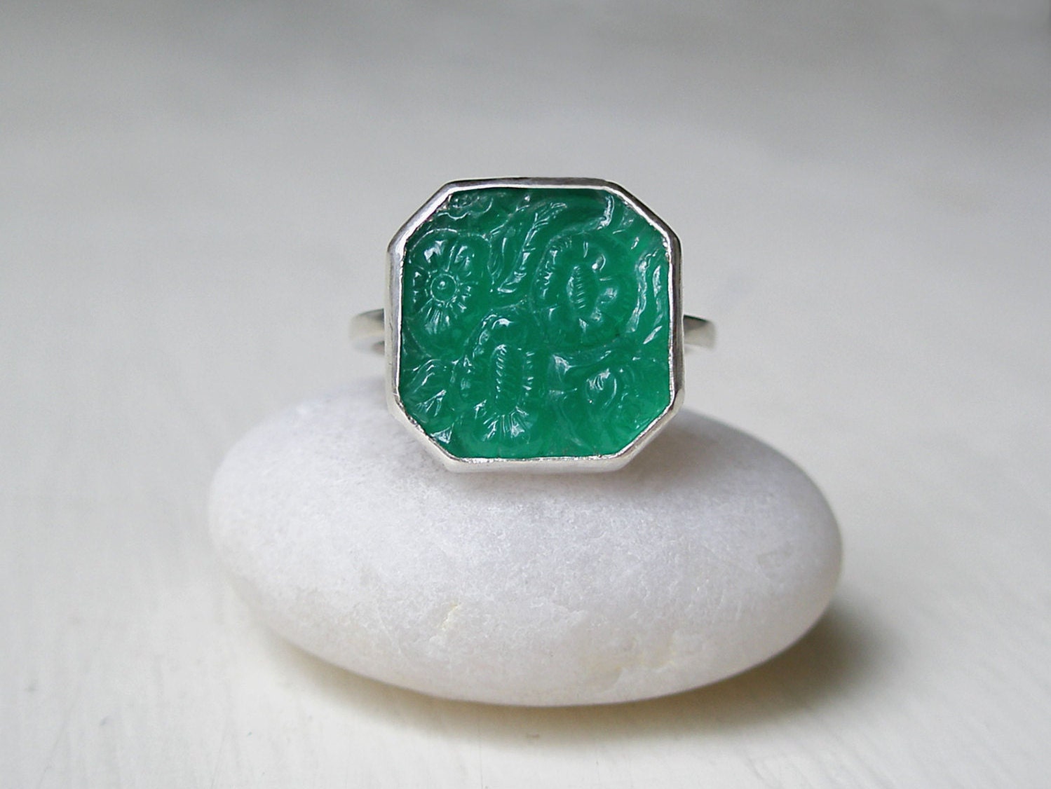 Floral Art Deco Jade Glass Gem Ring – Intaglio Glass – Vintage Pressed ...