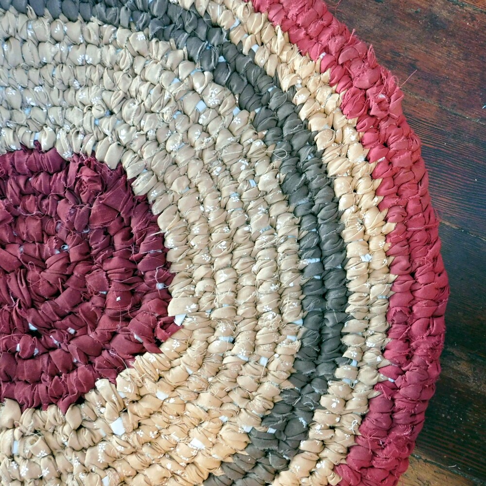 Handmade Amish Knot Toothbrush Rug - Recycled Crochet Rag Rug - 26" X ...