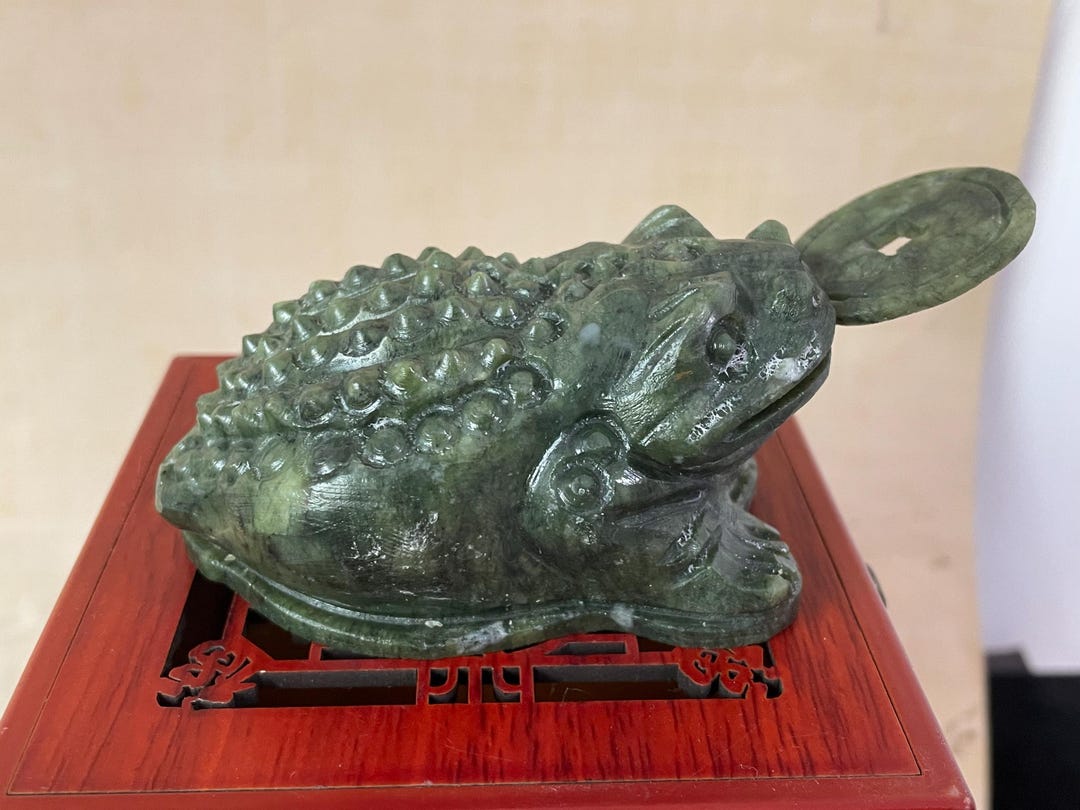 Natural Green Jade Money Toad Figurine Fortune Coin Stone Crystal ...