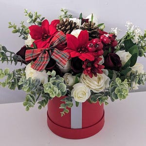 Christmas Red Berry Hat Box Silk Flowers Hamper - Etsy