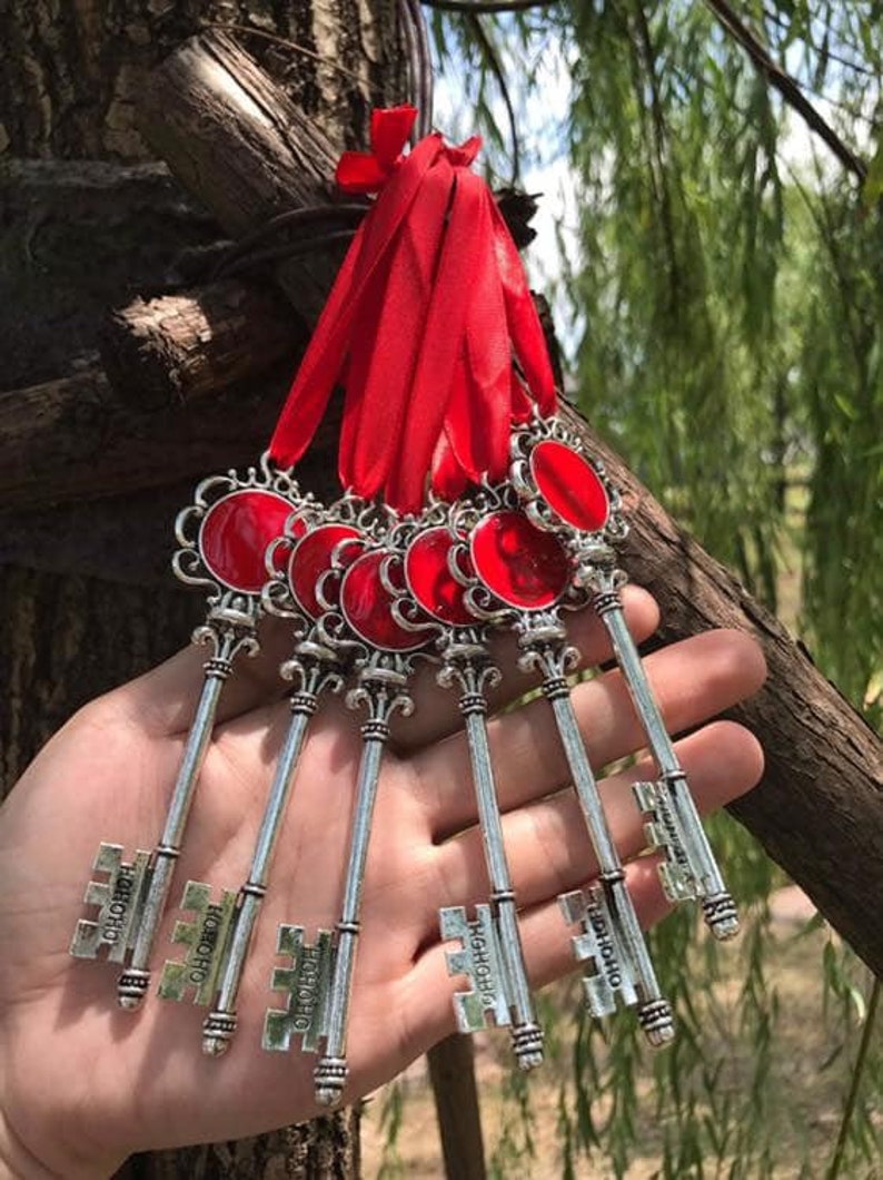 Red, White or Green Metal Santa Key - Etsy