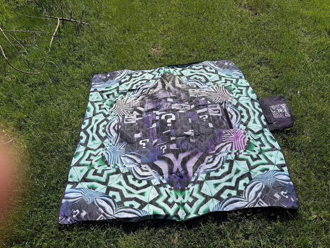 Funktion One Tipper Foldable Picnic Mat With Stash Pocket Octford Cloth ...