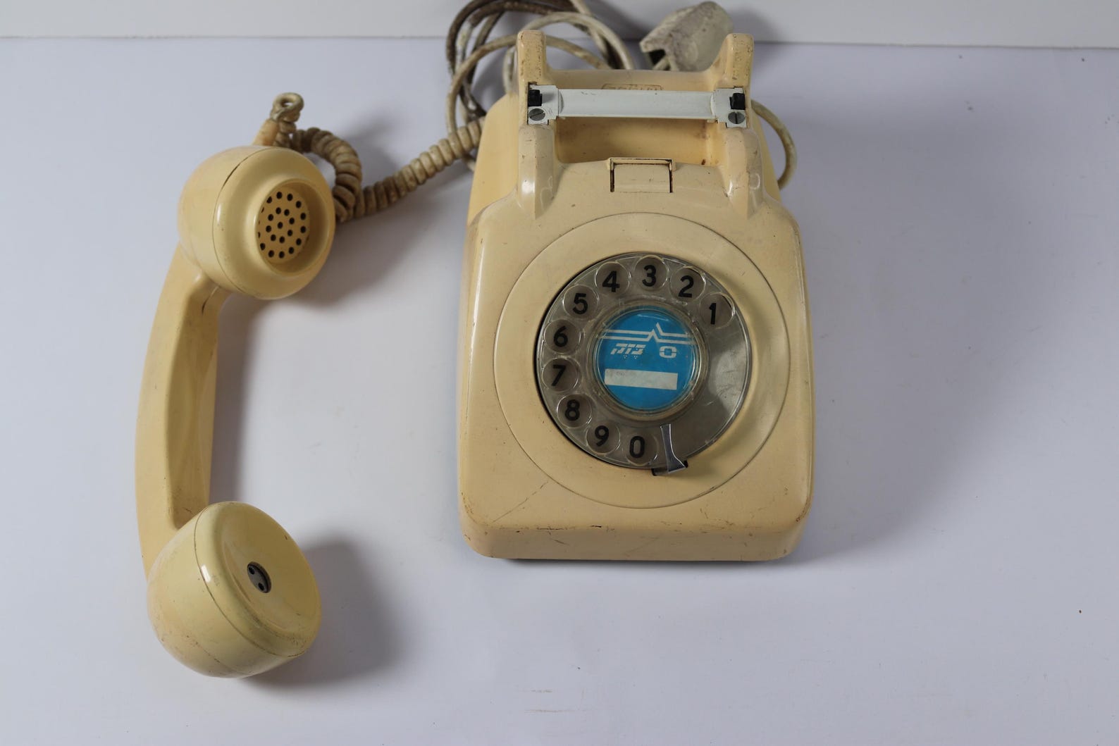 Vintage Rotary Dial Old Telephone Bell Retro Telrad Phone Desk Beige ...