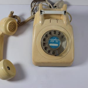 Vintage Rotary Dial Old Telephone Bell Retro Telrad Phone Desk Beige ...