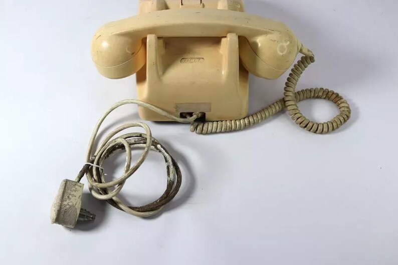 Vintage Rotary Dial Old Telephone Bell Retro Telrad Phone Desk Beige ...