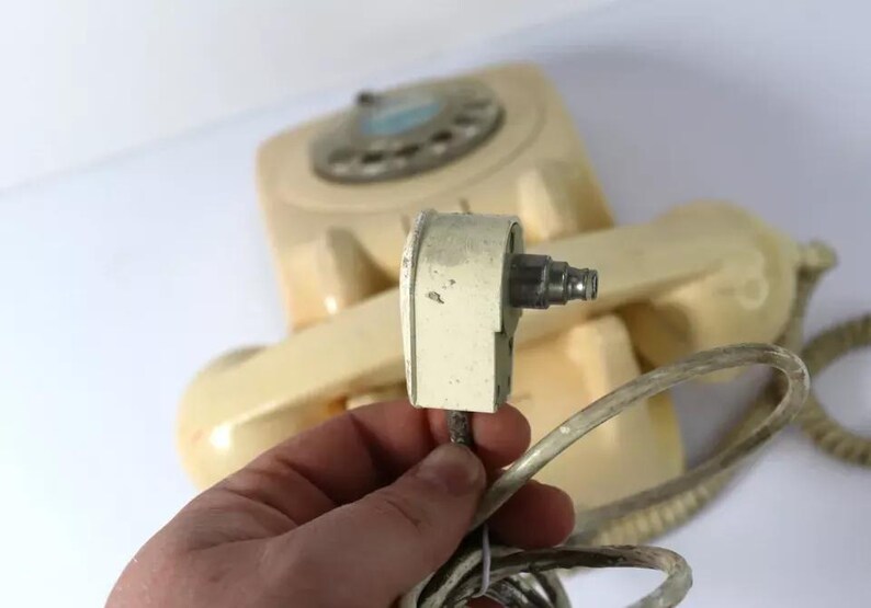 Vintage Rotary Dial Old Telephone Bell Retro Telrad Phone Desk Beige ...