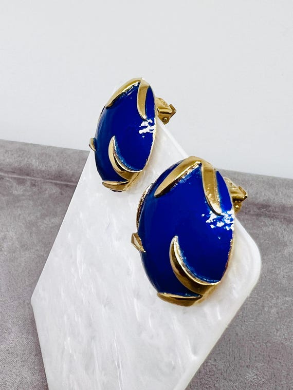 Lapis blue enamel gold tone dome shape statement sign… - Gem