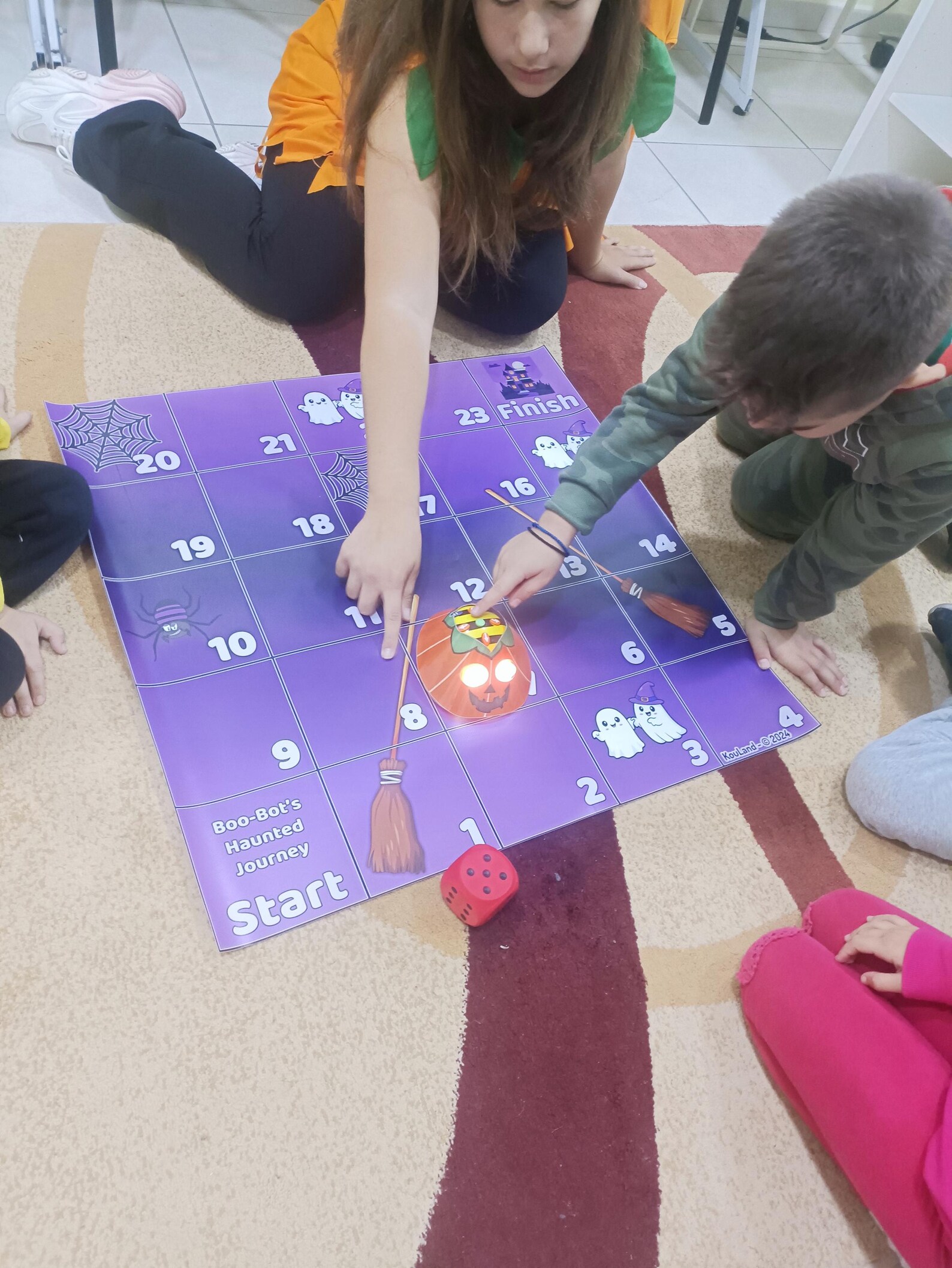 Printable Bee-bot Mat - Boo-bot's Haunted Journey: Halloween-themed Bee ...