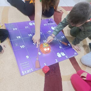 Printable Bee-bot Mat - Boo-bot's Haunted Journey: Halloween-themed Bee ...