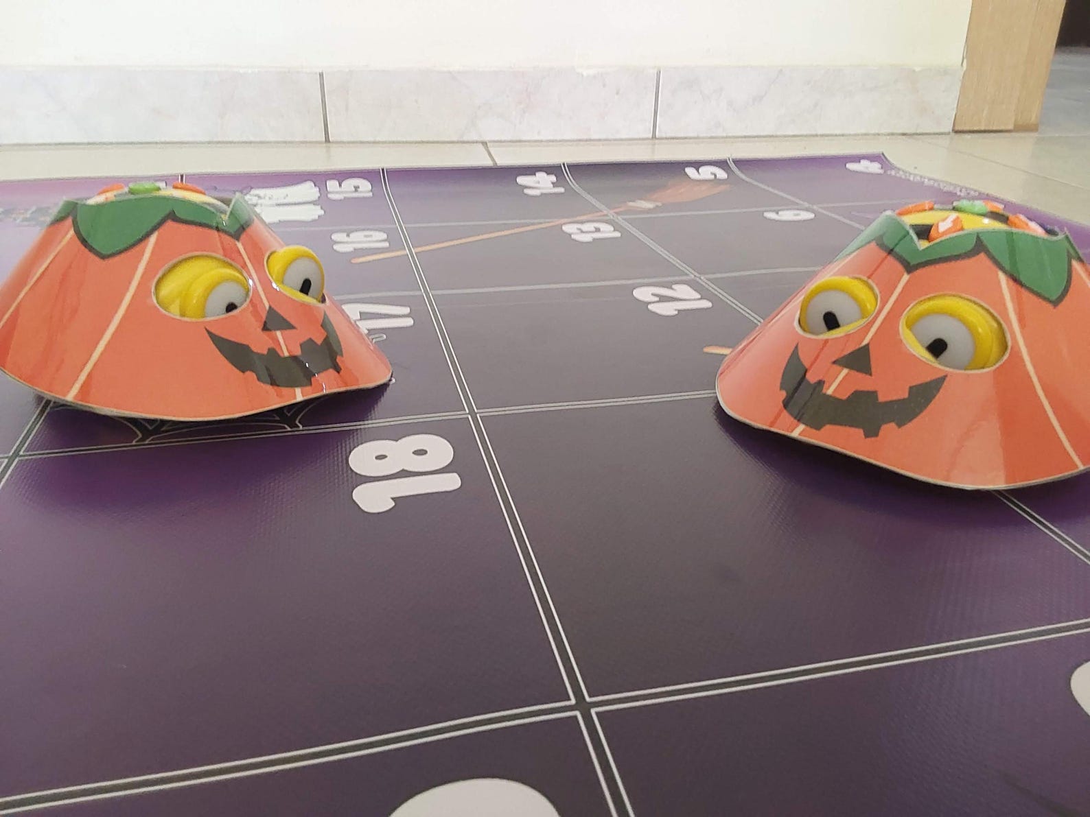 Printable Bee-bot Mat - Boo-bot's Haunted Journey: Halloween-themed Bee ...