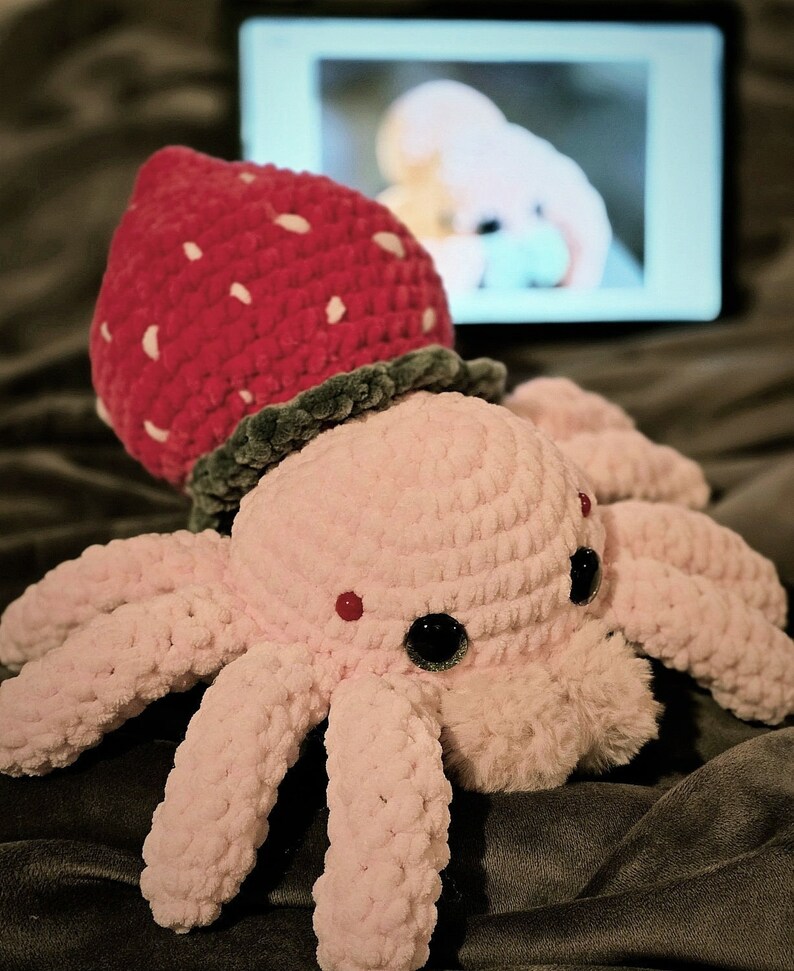 Strawberry Spider Plush, Pink Spooky Plushie, Goth Gift - Etsy