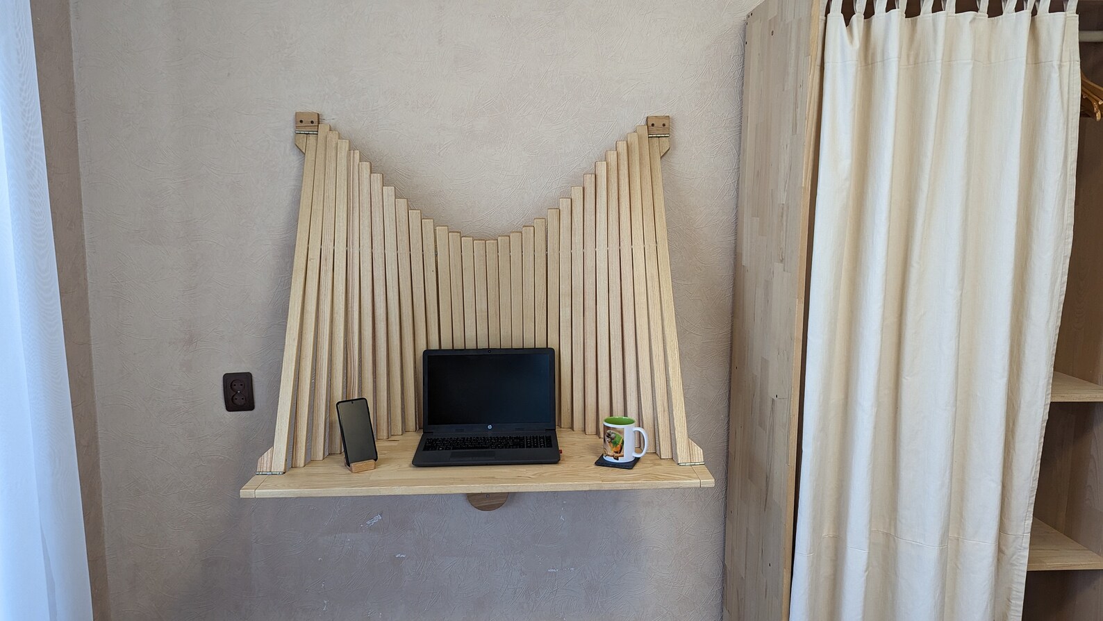 Handmade Transformative Foldable Wall-mounted Desk Space-saving and ...