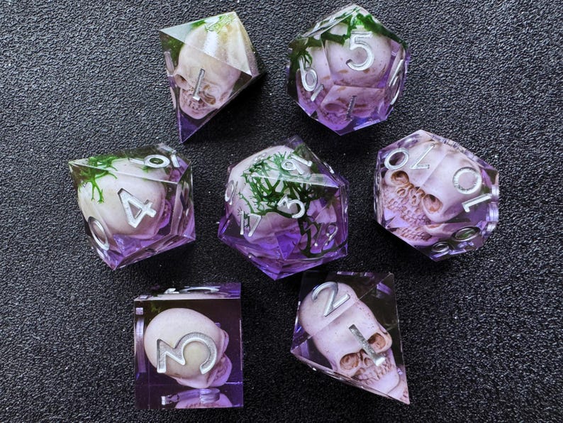Zestaw kości Blood Moss & Skull – kości DND z żywicy Sharp Edge - Etsy ...