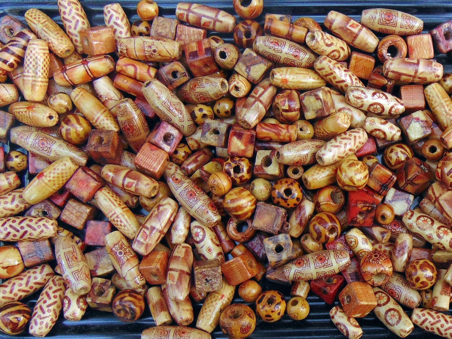 100 Wood BEADS ~ Mixed Shapes ~ Round ~ Tube ~ Oval ~cube Browns W ...