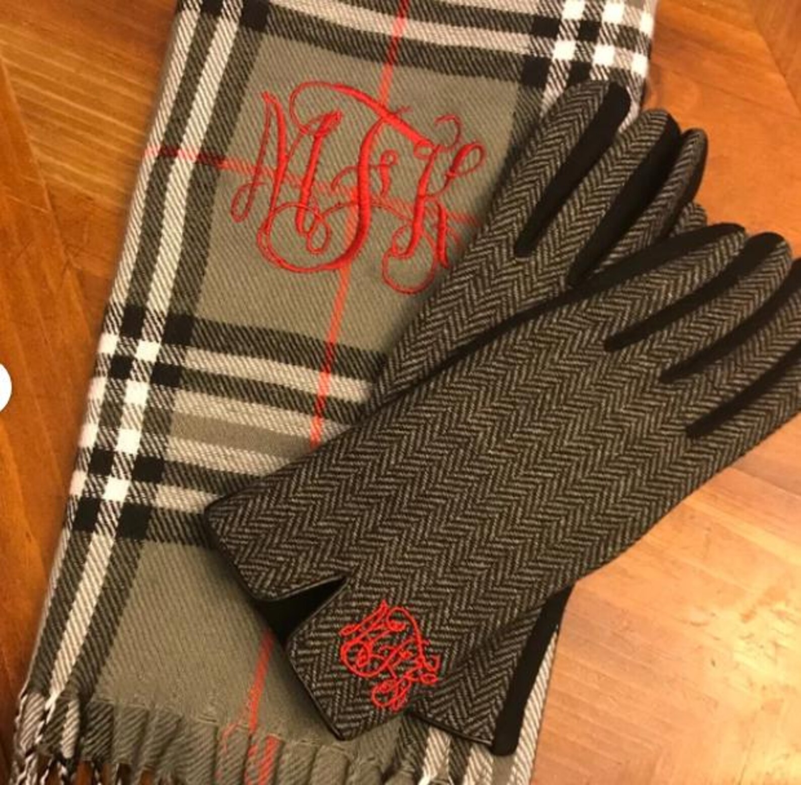 Monogrammed Gloves - Monogram Touch Screen Gloves | Tech Gloves ...