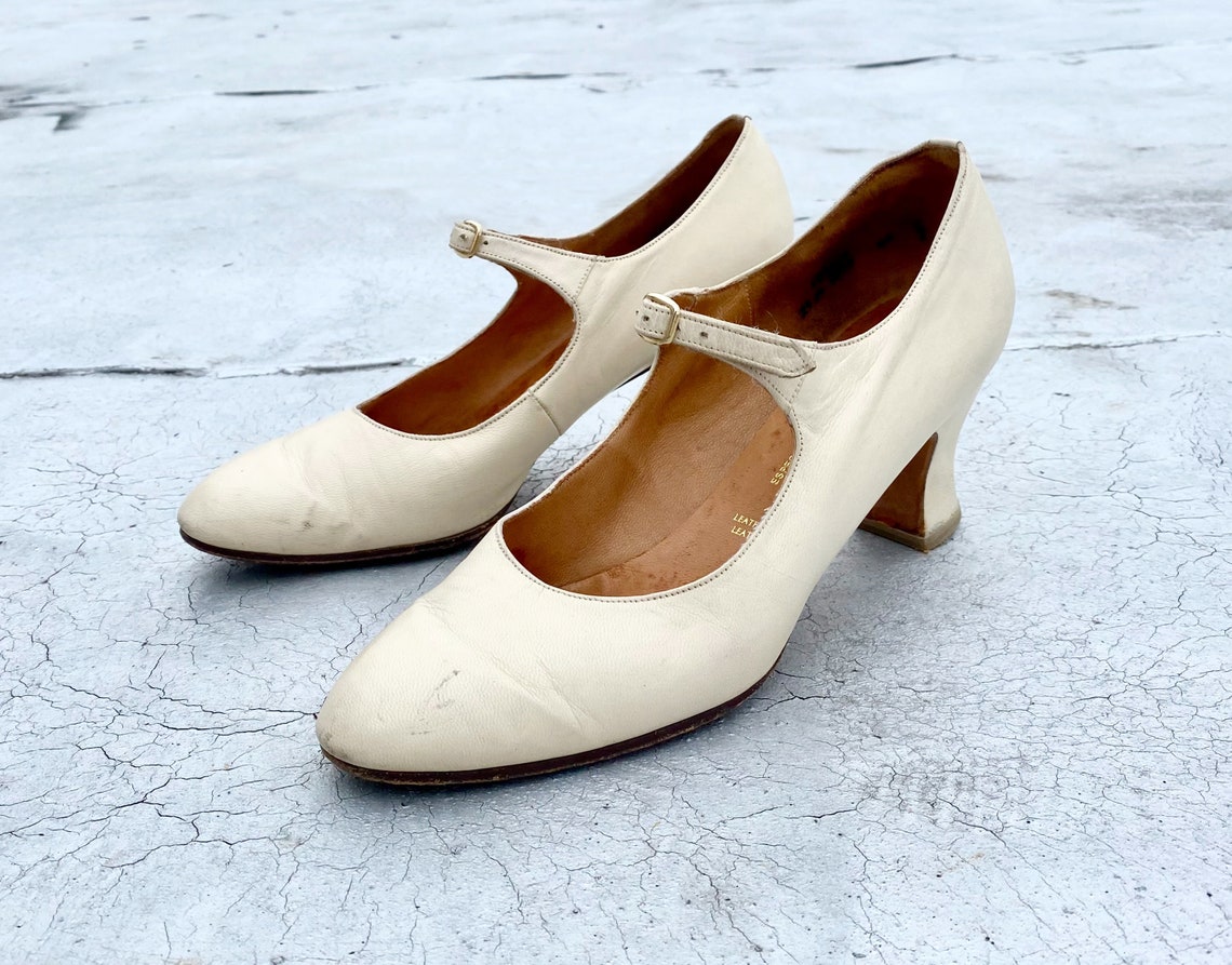 Anello & Davide 1960s 70s White Mary Jane Shoes Size 7 US 5 UK | Etsy