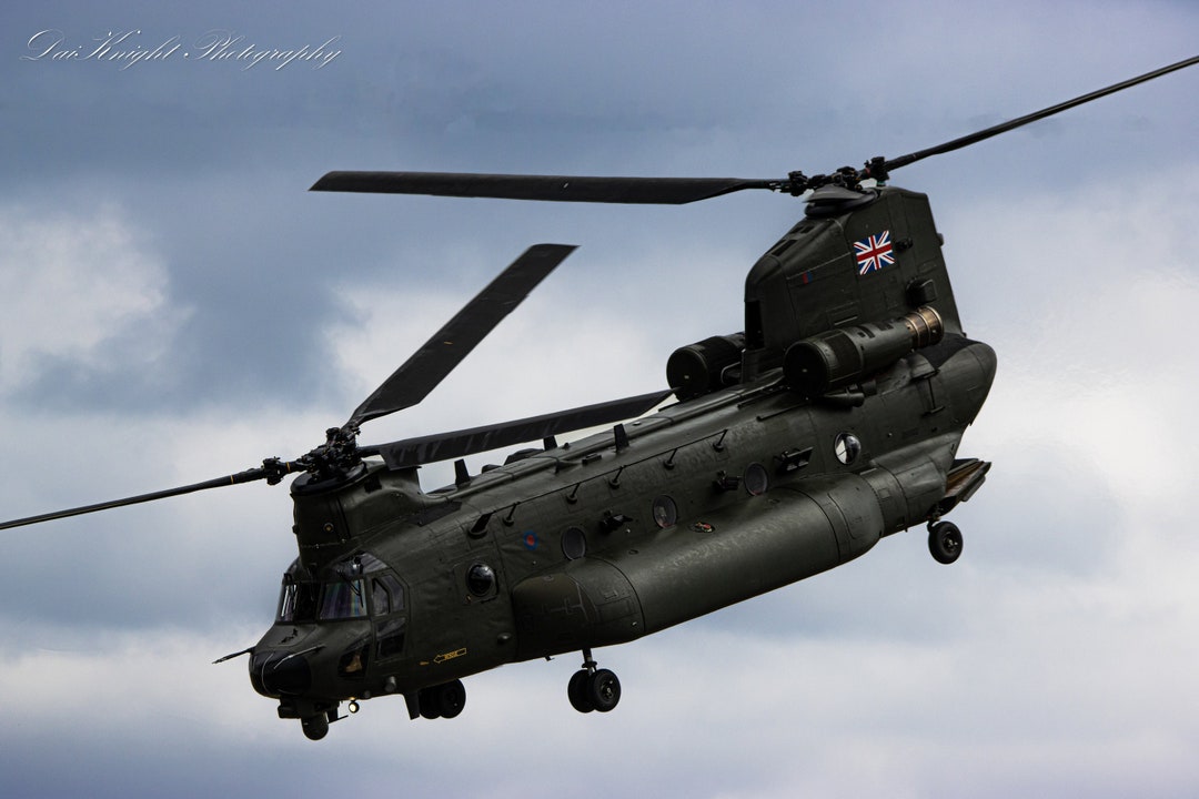 Iconic Chinook Wall Art: Aviation Decor, Twin-rotor Helicopter ...