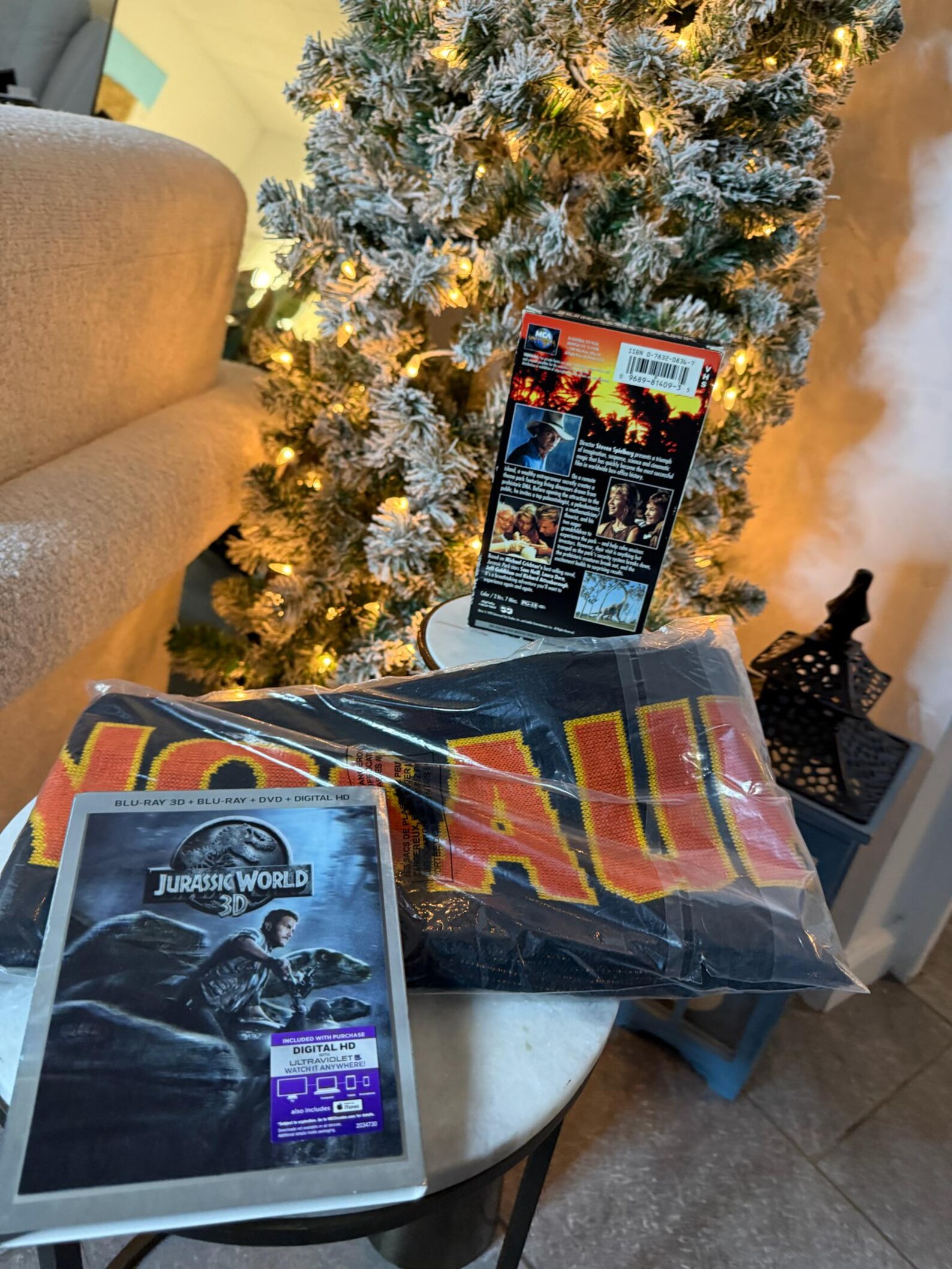 Jurassic Park Fan Bundle – Blu-ray 3D, VHS Tape, Nerd Block Scarf - Etsy