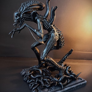 Alien Xenomorph Statue, Handpainted Decorative Figure, Unique Sci-fi ...