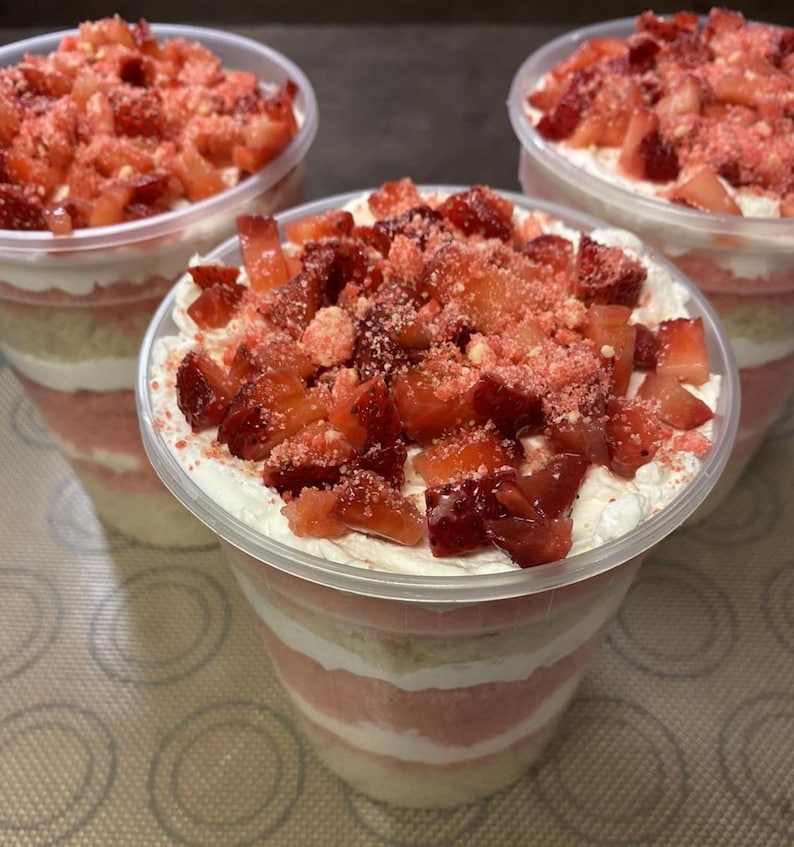 Strawberry Crunch Cheesecake Pudding Cups - Etsy