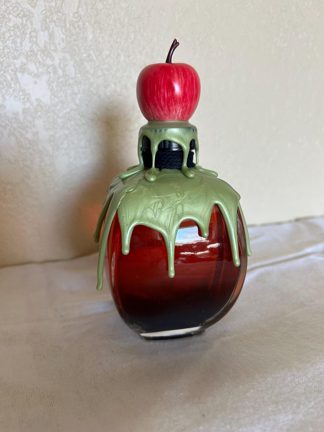 Evil Queen Poison Apple Potion Bottle Disney Snow White Bookshelf Decor ...