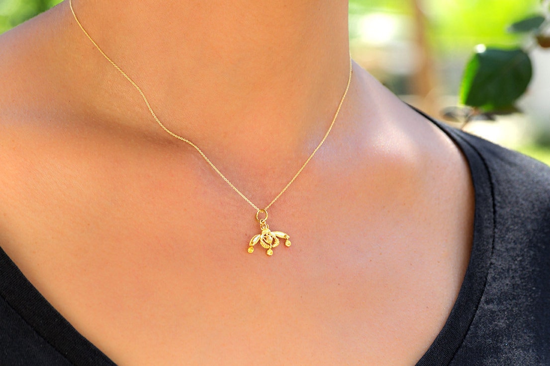 Solid Gold Bee Necklace Ancient Greek Bee Pendant Minoan - Etsy