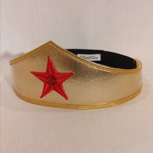 Wonder Woman Accessories: Gold Tiara, Gold Cuffs, Lasso and Earrings ...