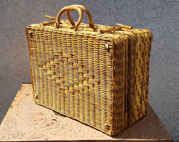 Large Vintage Wicker Suitcase or Picnic Basket - Etsy