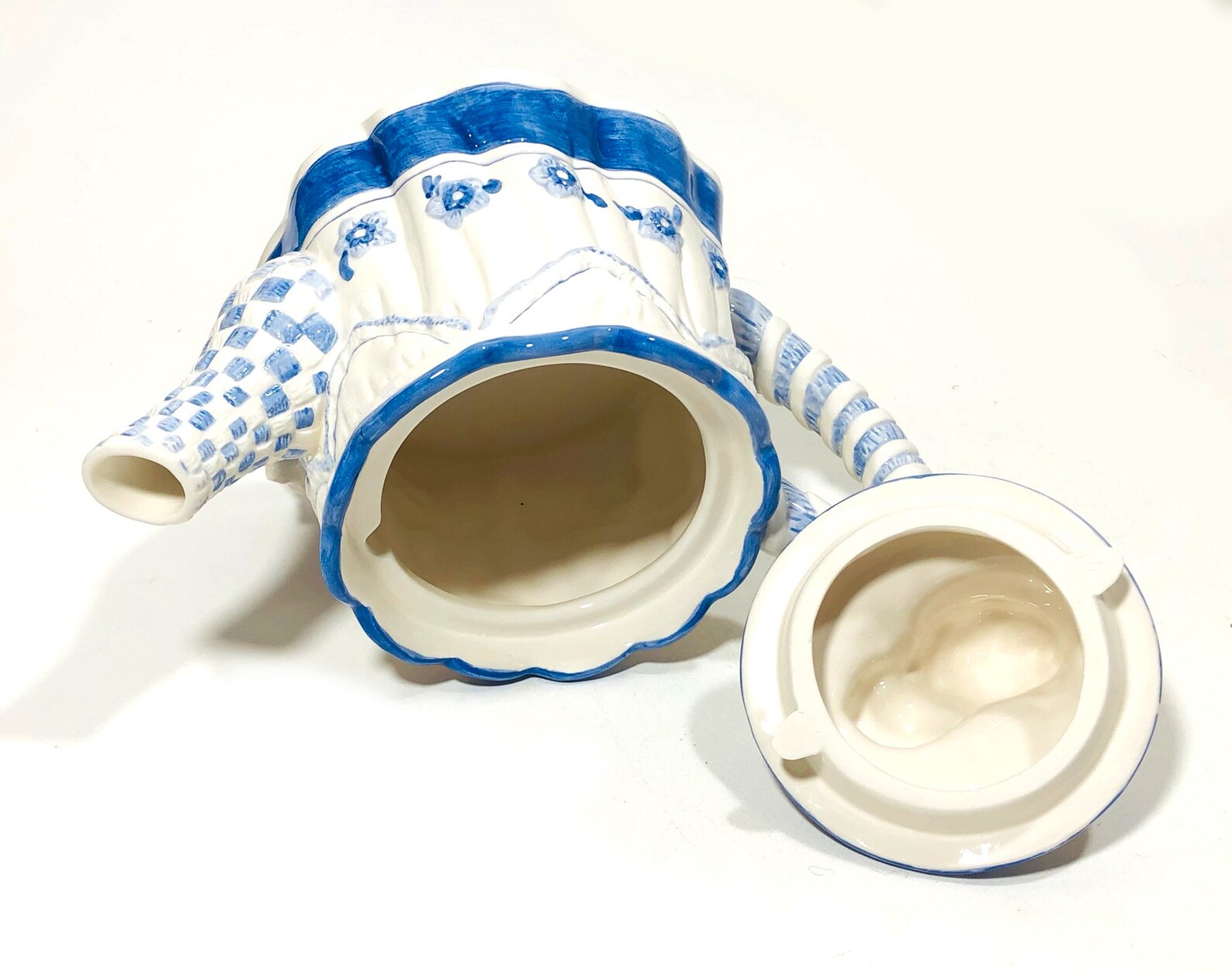 Vintage tea Table Teapot Round Table With White - Etsy