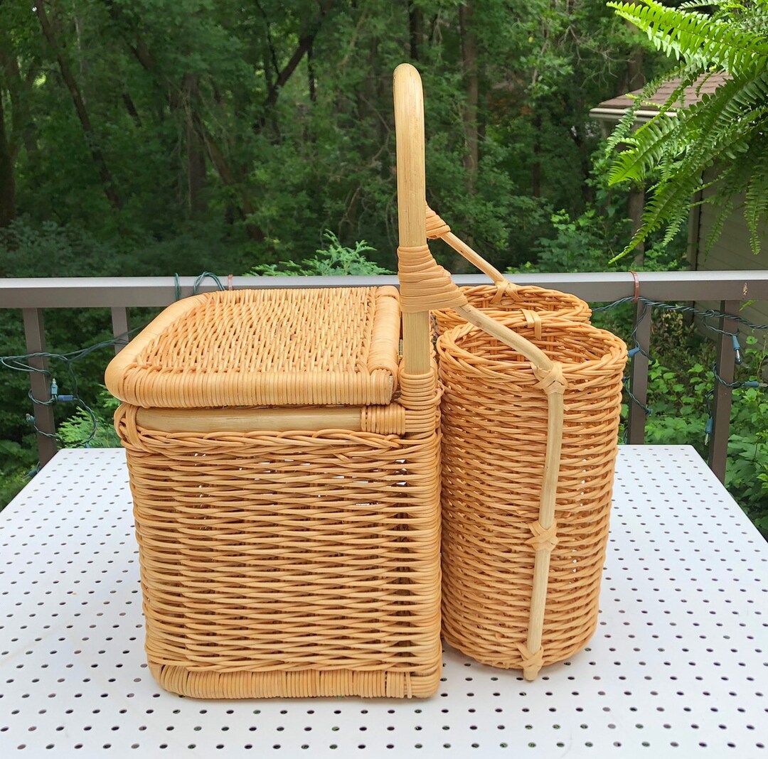 Large Vintage Wicker Picnic Basket, Light Colored Sturdy Wicker With ...