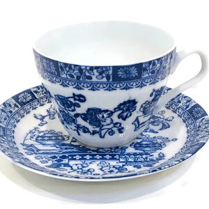 Vintage Blue and White Tea Cup and Saucer Beautiful Blue Floral Pattern ...