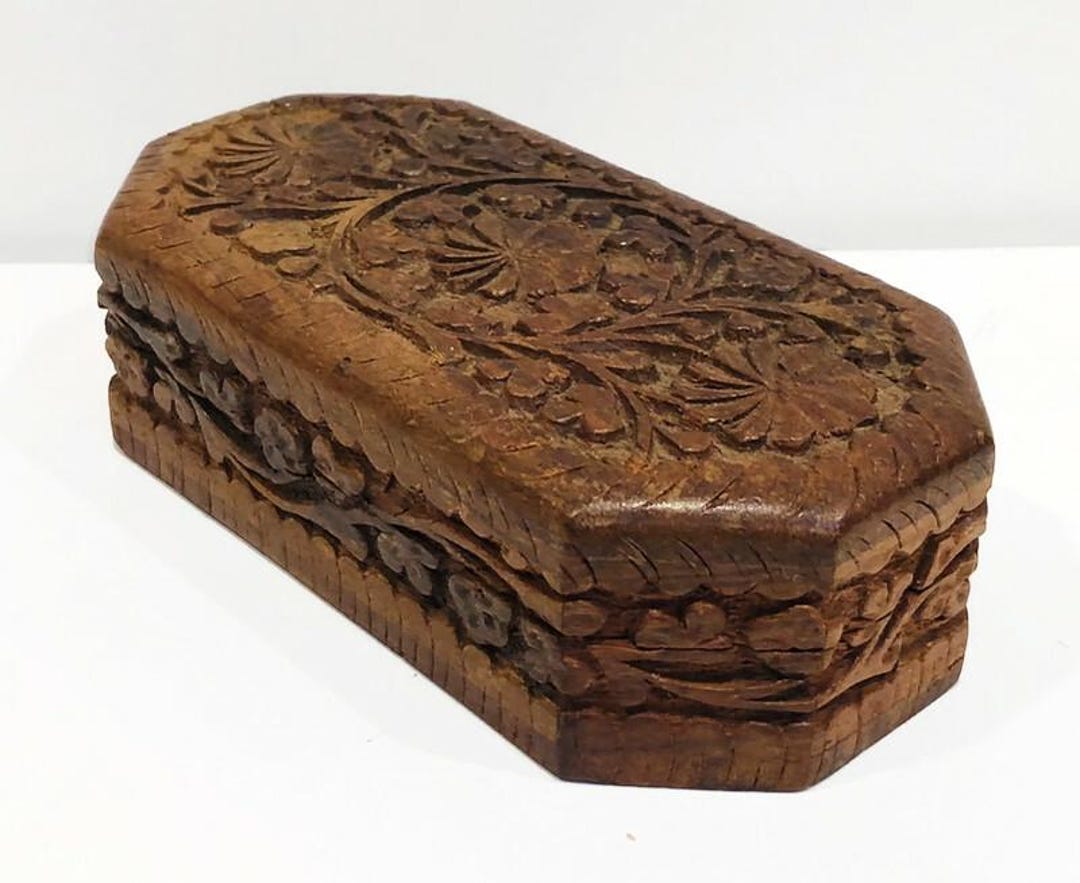 Vintage Small Wood Jewelry / Trinket Box, Carved Intricate Floral ...