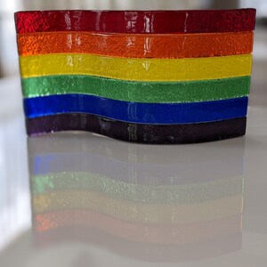 LGBTQ Pride Flag Free Standing Wavy Rainbow Glass Art Shelf Decoration ...