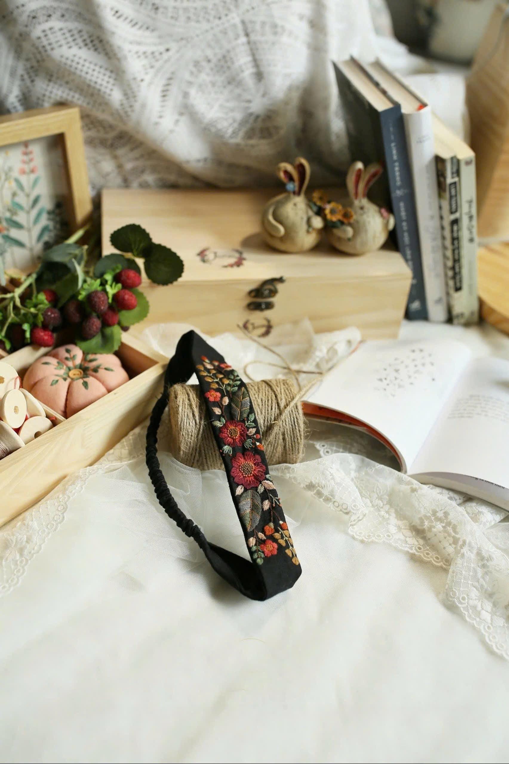 Beautiful Floral Embroidered Headband. High Quality Handmade Headband ...