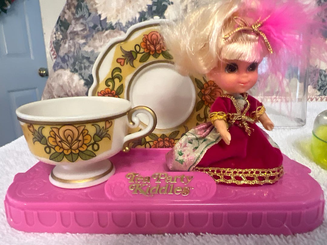 Mattel Little Kiddle Doll Collectibles Tea Party Kiddle, Lucky Locket ...