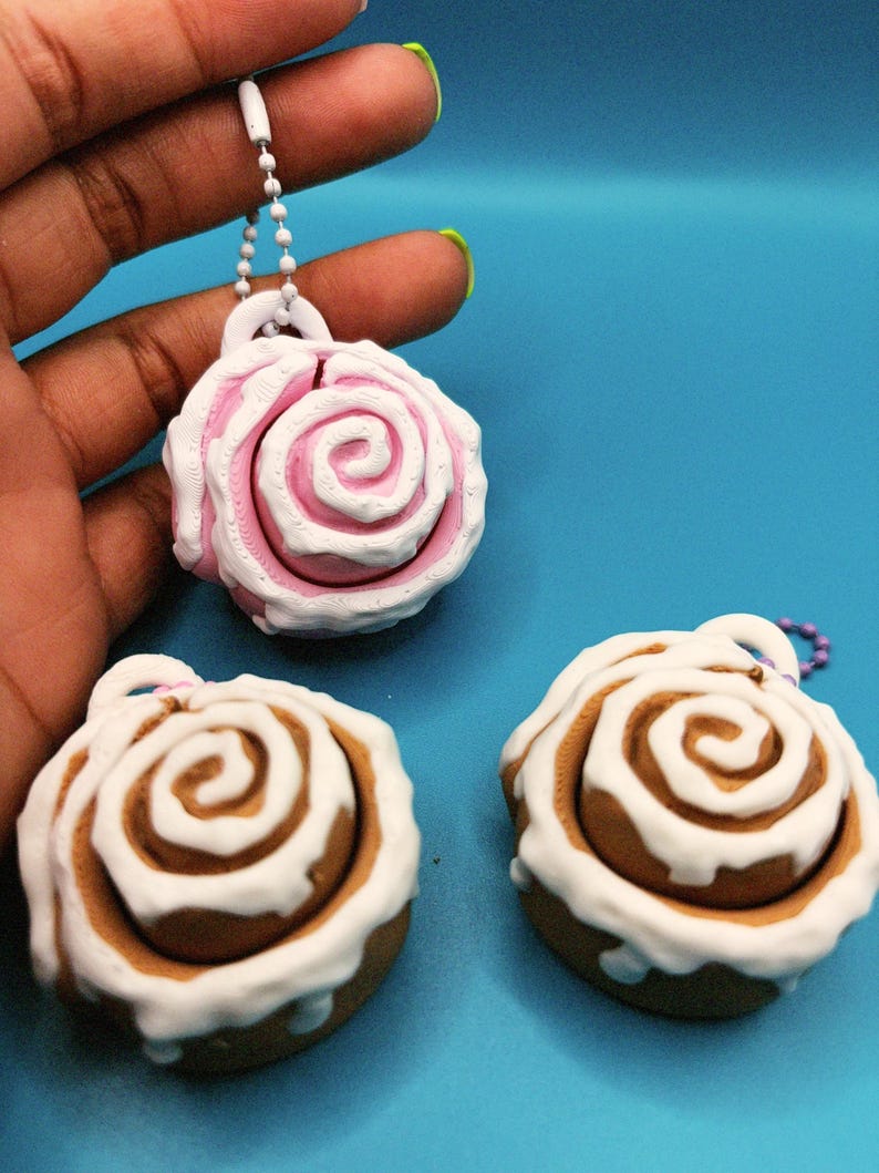 Cinnamon Roll Fidget Clicker Keychain – Cute 3D Printed Mini • Swirl ...