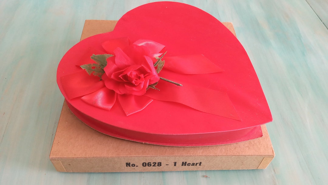 RED SATIN HEART Box Vintage Red Rose & Satin Candy Heart Box,russell ...