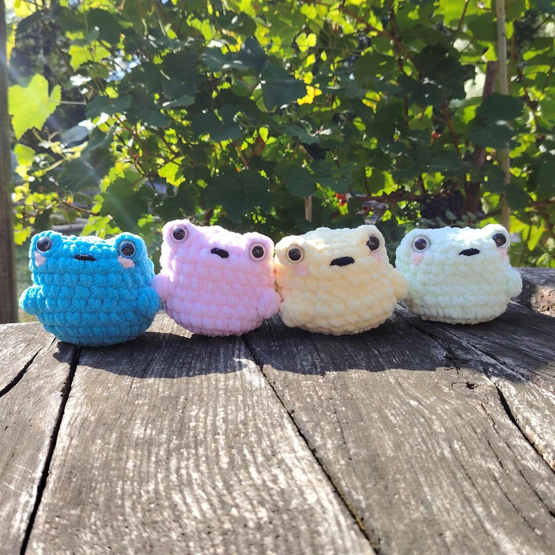 Crochet Grumpy Frog Plushie Amigurumi Plush Squishy Soft Stress Relief Emotional Support Animal ...