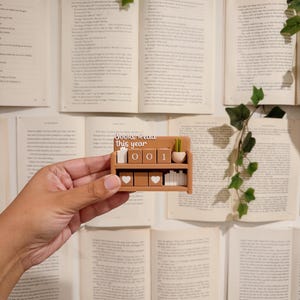 Books Read Tracker: Bookworm Reading Challenge Bookish Gift, Mini Book ...