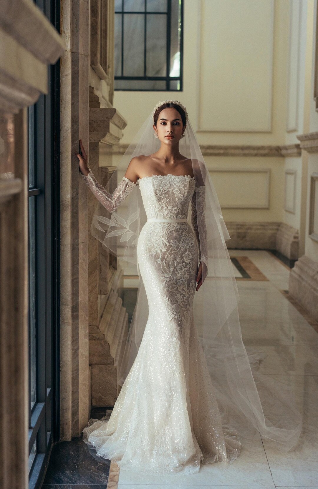 Luxury Floral Appliqué Lace Wedding Dress , Custom Wedding Dress High ...