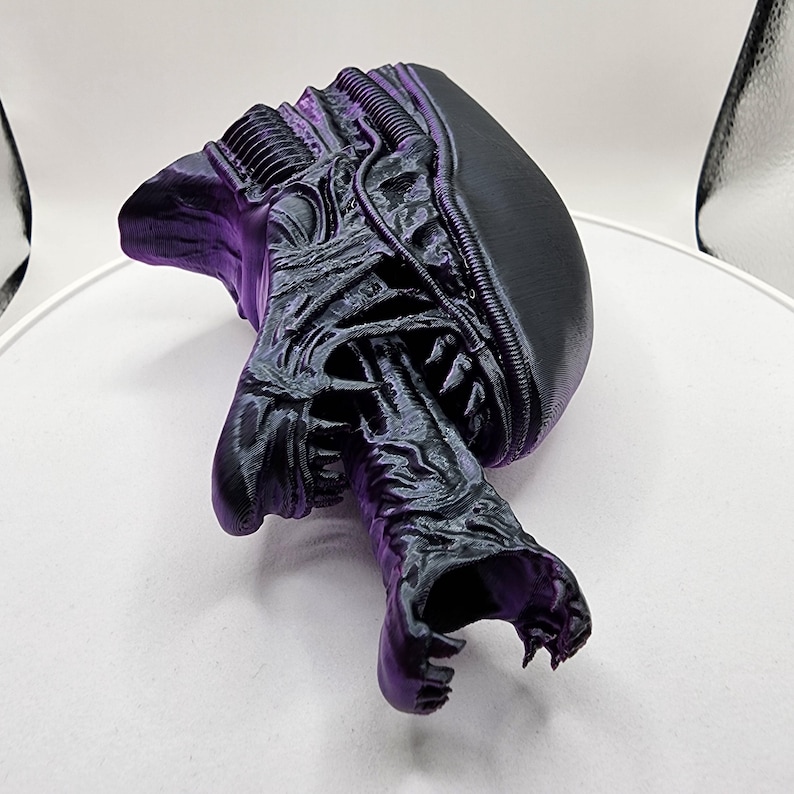 Dark Purple and Black Xenomorph Pen Holder With Black G2 0.7 Pen - Etsy