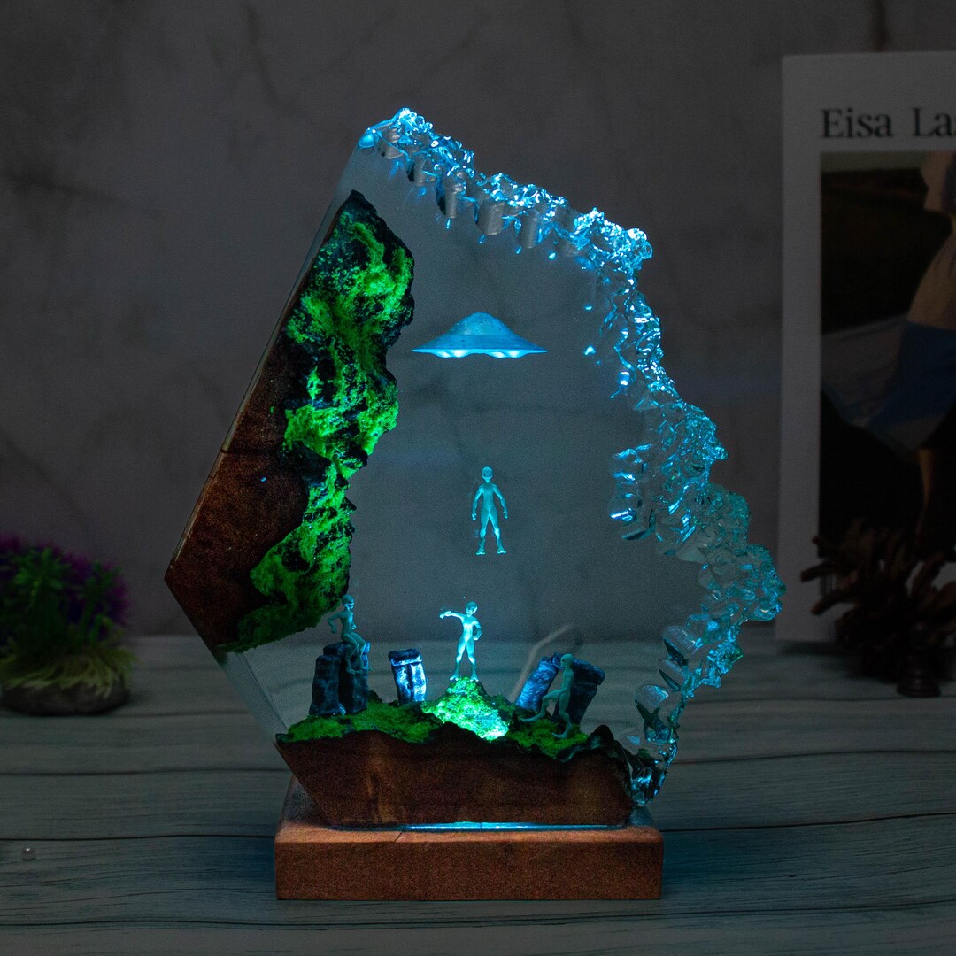 Aliens and Astronauts Resin Lamp,spaceships & ASTRONAUT in INTERSTELLAR ...