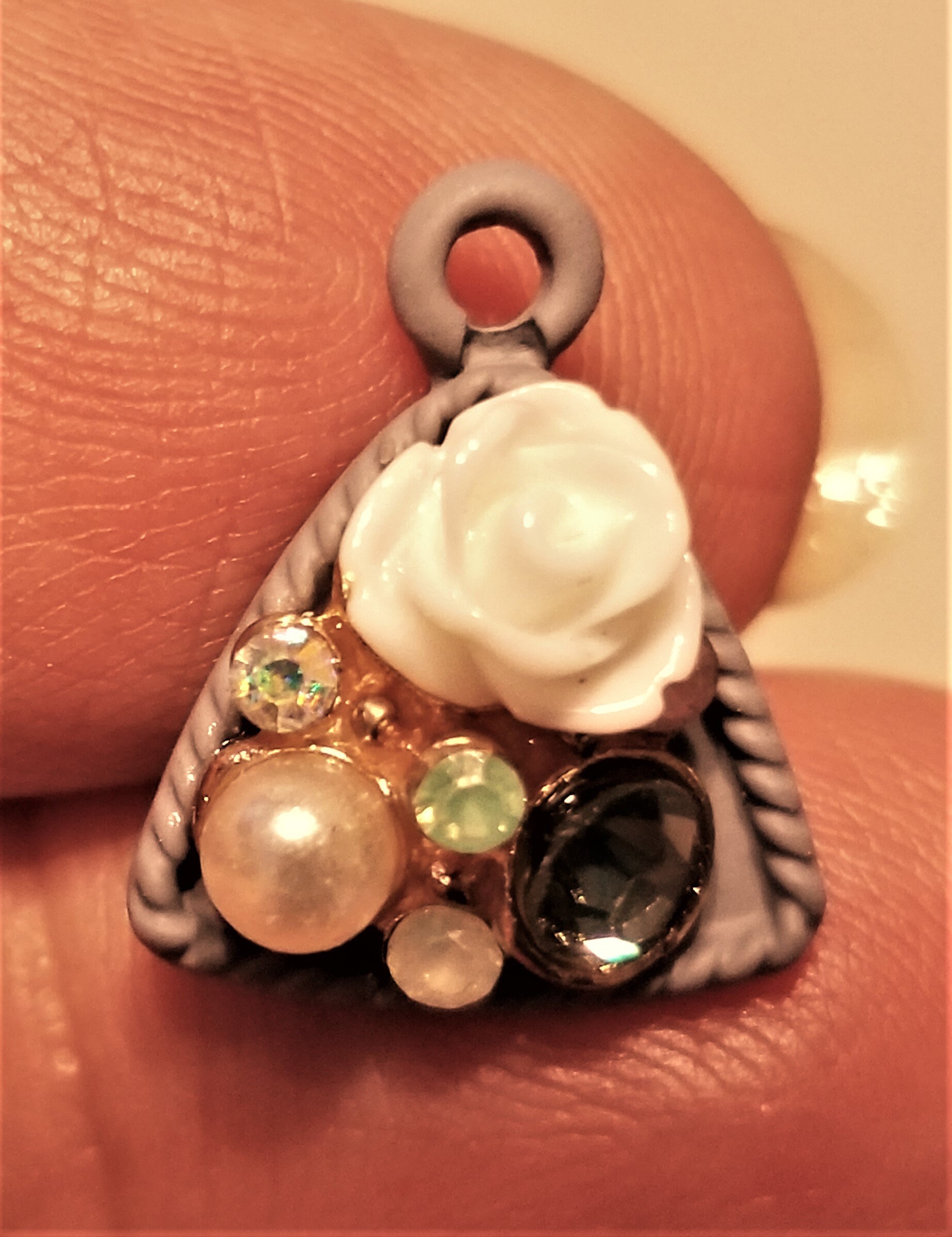 E-214: Five Beautiful Embellishments With Flowers, Pearls, Rhinestones ...