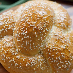 Heavenly Challah Bread Recipe Family Dinner Loaf or Rolls Shabbos Meal ...