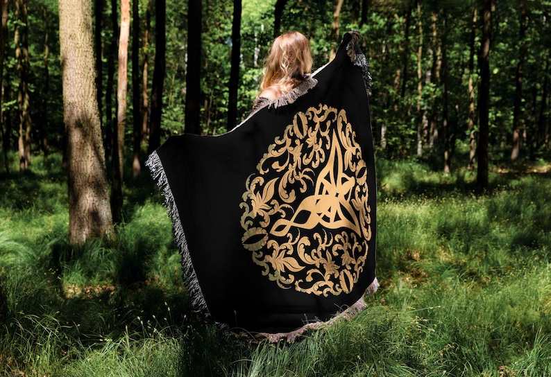 High Elven Banner Woven Blanket: Hidden Valley Symbol Tapestry - Royal ...