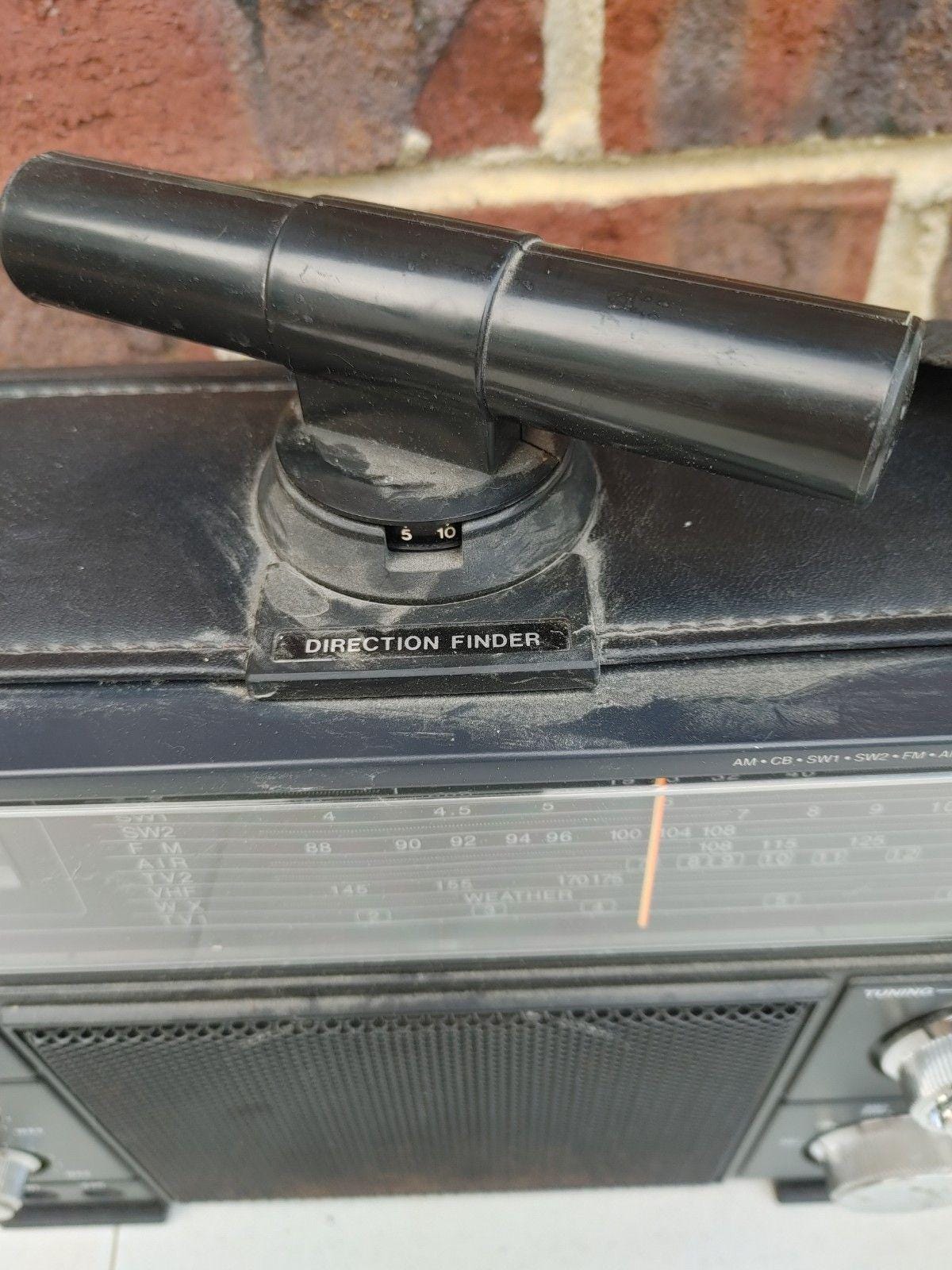 Radio Shack SW100 12-649 Multiband Receiver Shortwave AM/FM Tested ...