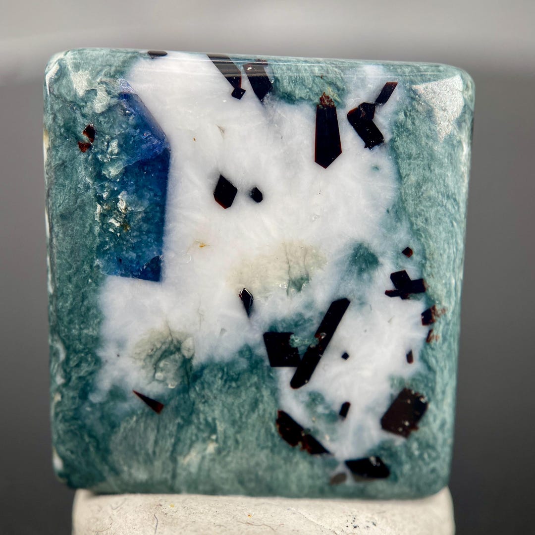 Rare Benitoite on Crossite and Natrolite Matrix With Neptunite Cabochon ...