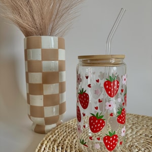 Strawberry and Flower Glass Tumbler With Straw & Bamboo Lid - 16oz Iced ...